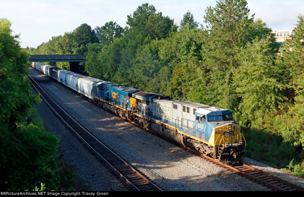 CSX Freight Closer to Lady Street Overpass